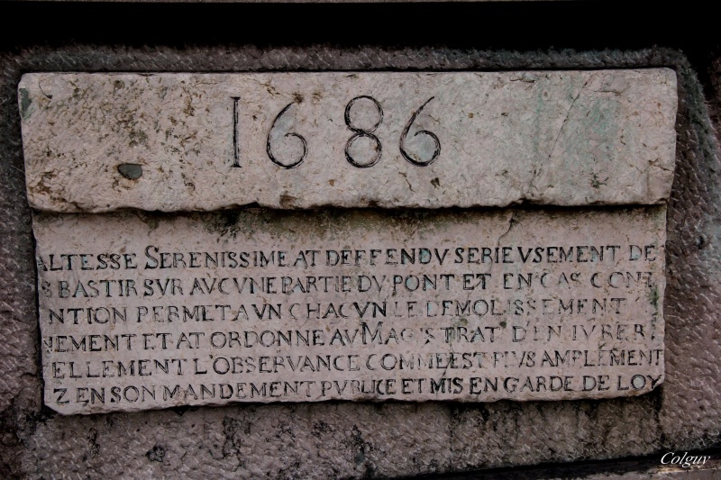 Fichier:Pierre sous la statue des Bourgeois du Pont de Huy.jpg — Wikihuy